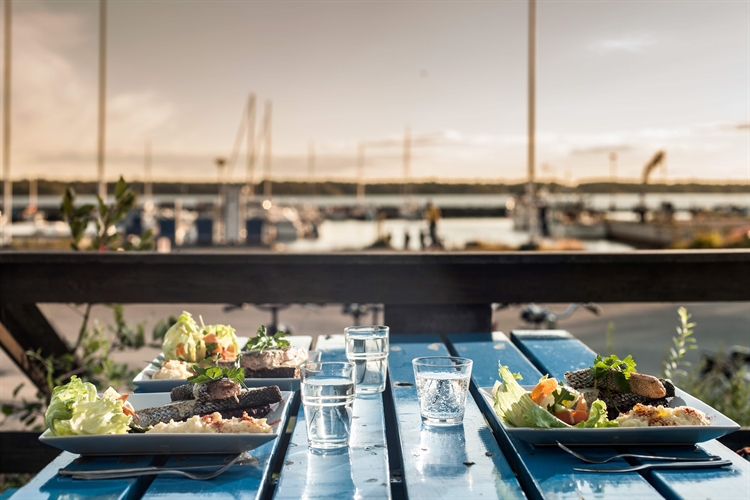 Buy a Waterfront Restaurant & Bar With Amazing Views In Solano County